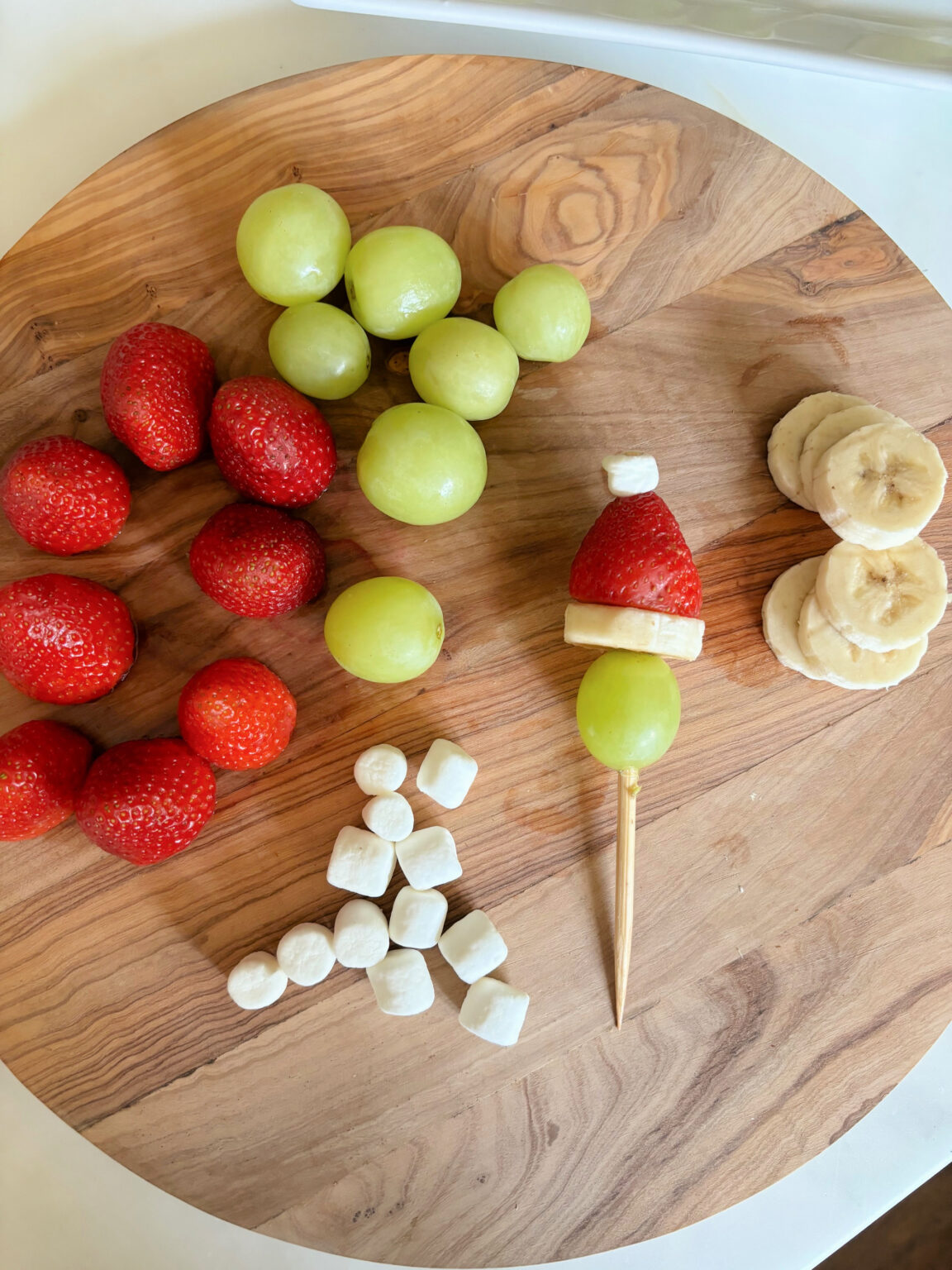 How to Make These Adorable Grinch Fruit Kabobs - Southern State of Mind ...